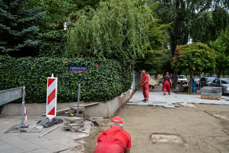 Wystartował remont chodnika w al. Wojska Polskiego - Zarząd Dróg ...
